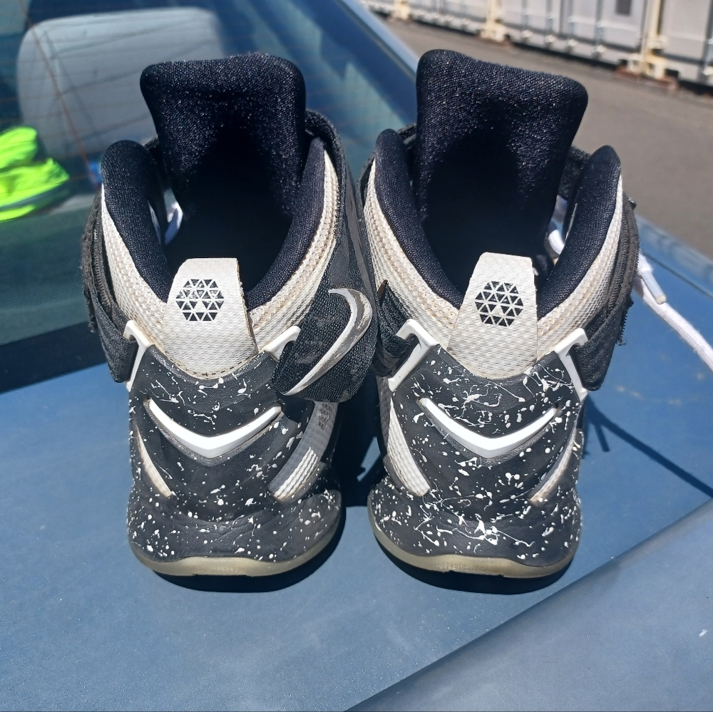 Nike Lebron Shoes Black White Gray - Gem